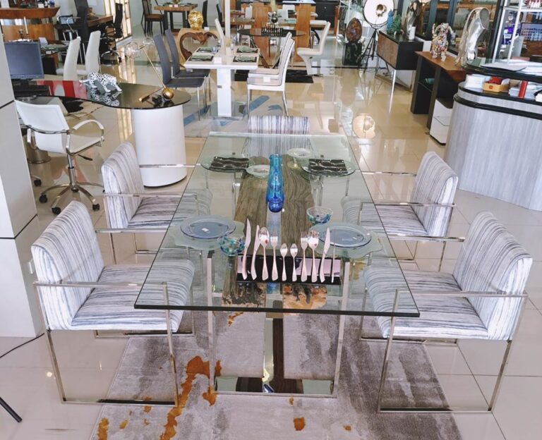 Limited Dt Dining Table