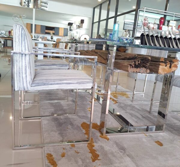 Limited Dt Dining Table